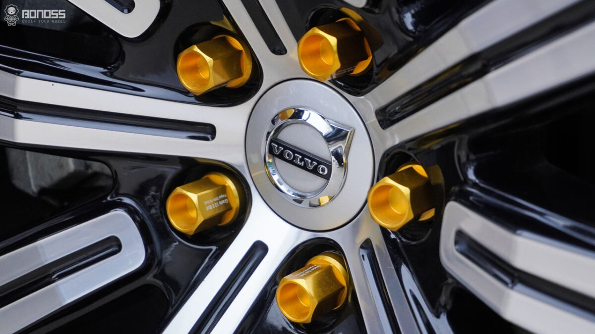 Does the Volvo XC90 Have Wheel Locks?